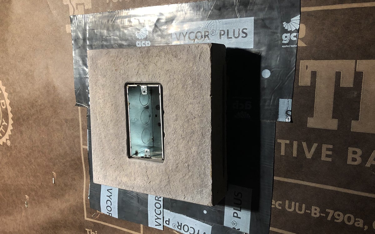 Siota Receptacle Block Lambris